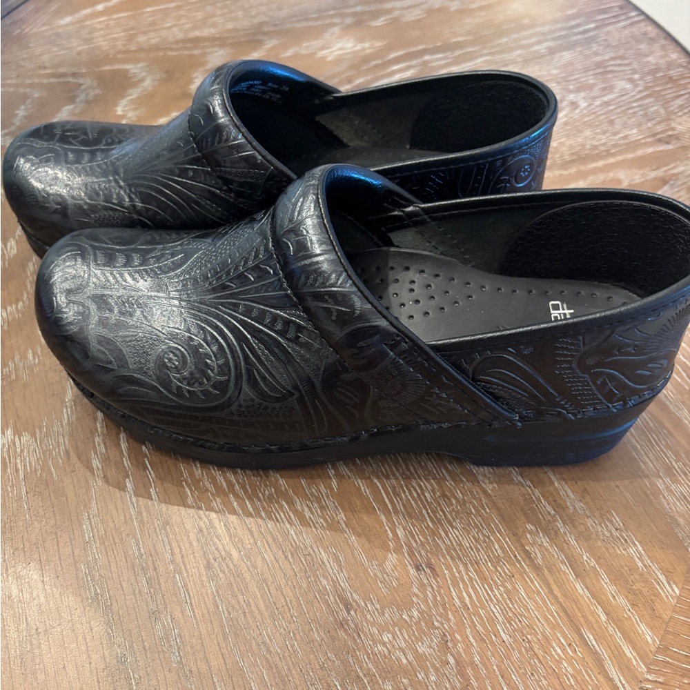 Black Embossed Clogs - Gem